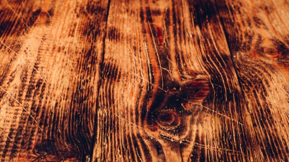 Cómo aplicar la técnica japonesa de quemar madera: Shou Sugi Bag