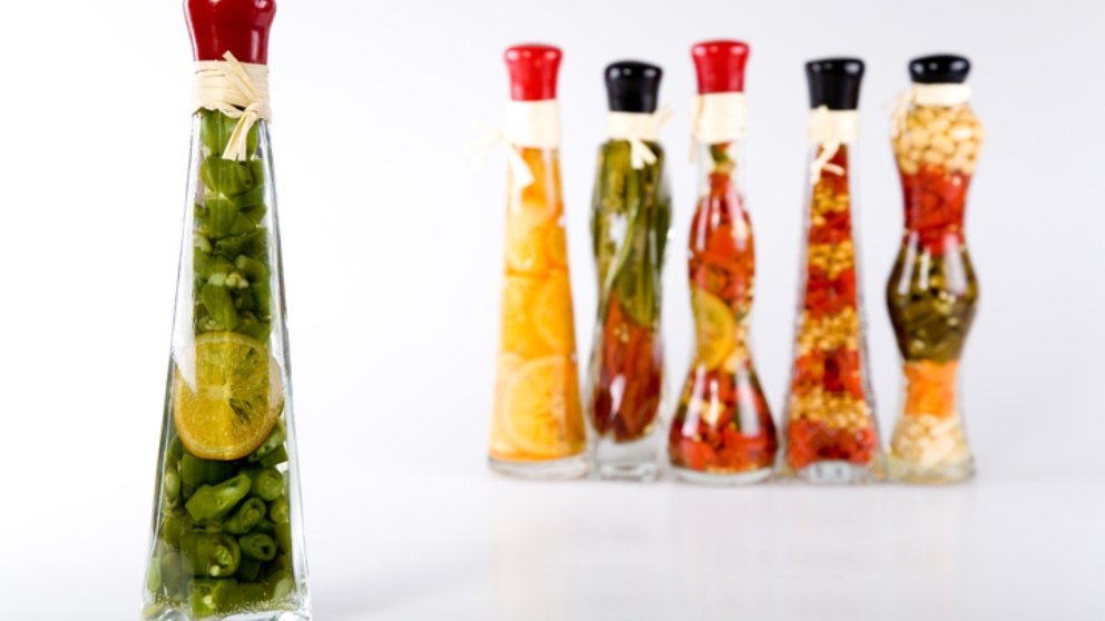 Cómo hacer botellas decorativas para la cocina
