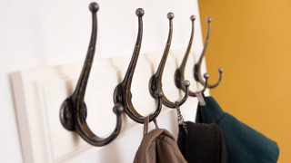 Cómo colgar un perchero de pared sin hacer agujeros paso a paso