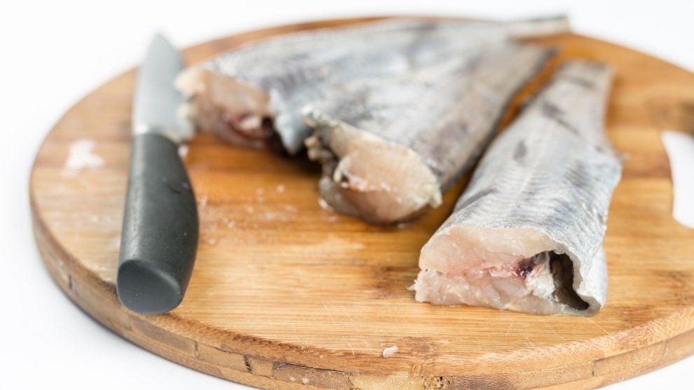 Cómo sacar los lomos a la merluza, paso a paso