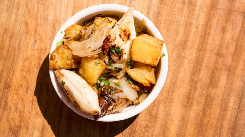 Receta de Papas con choco de Cádiz