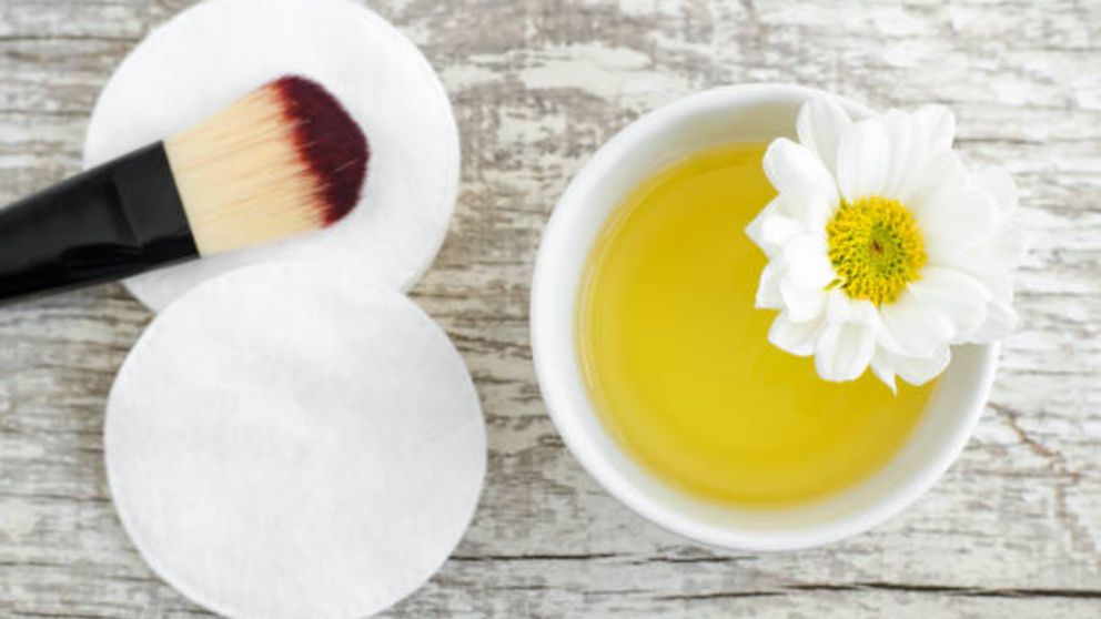 C贸mo usar el aceite de oliva para la cara de forma correcta C贸mo usar el aceite de oliva para la cara de forma correcta