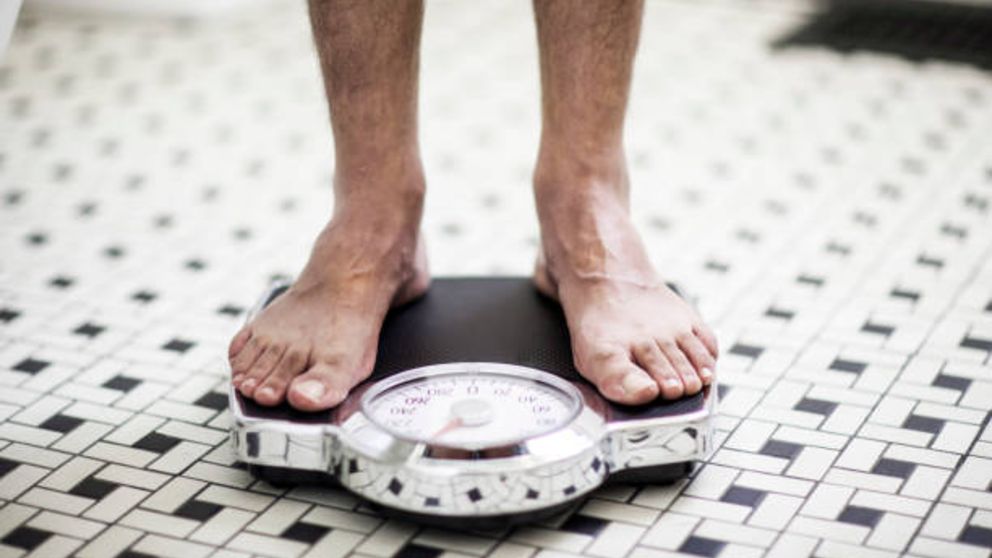 Cómo y cuándo pesarse de manera correcta paso a paso