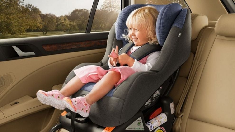 Cómo usar el sistema Isofix en el coche paso a paso de forma correcta