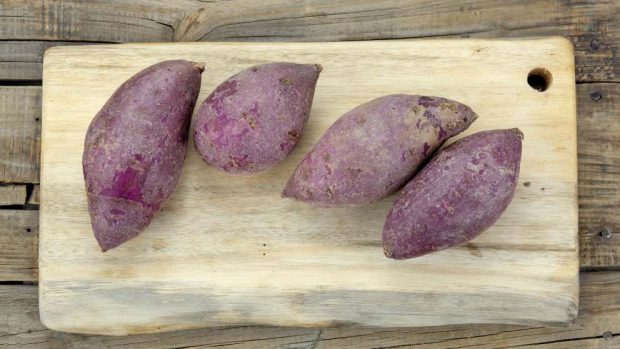 Receta de Crema de patata morada, cebolla y calabaza