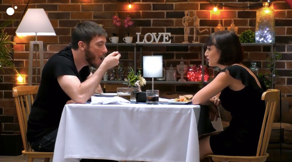 'First Dates': Raúl y Aurora, dos jóvenes de derechas con muchos puntos ...