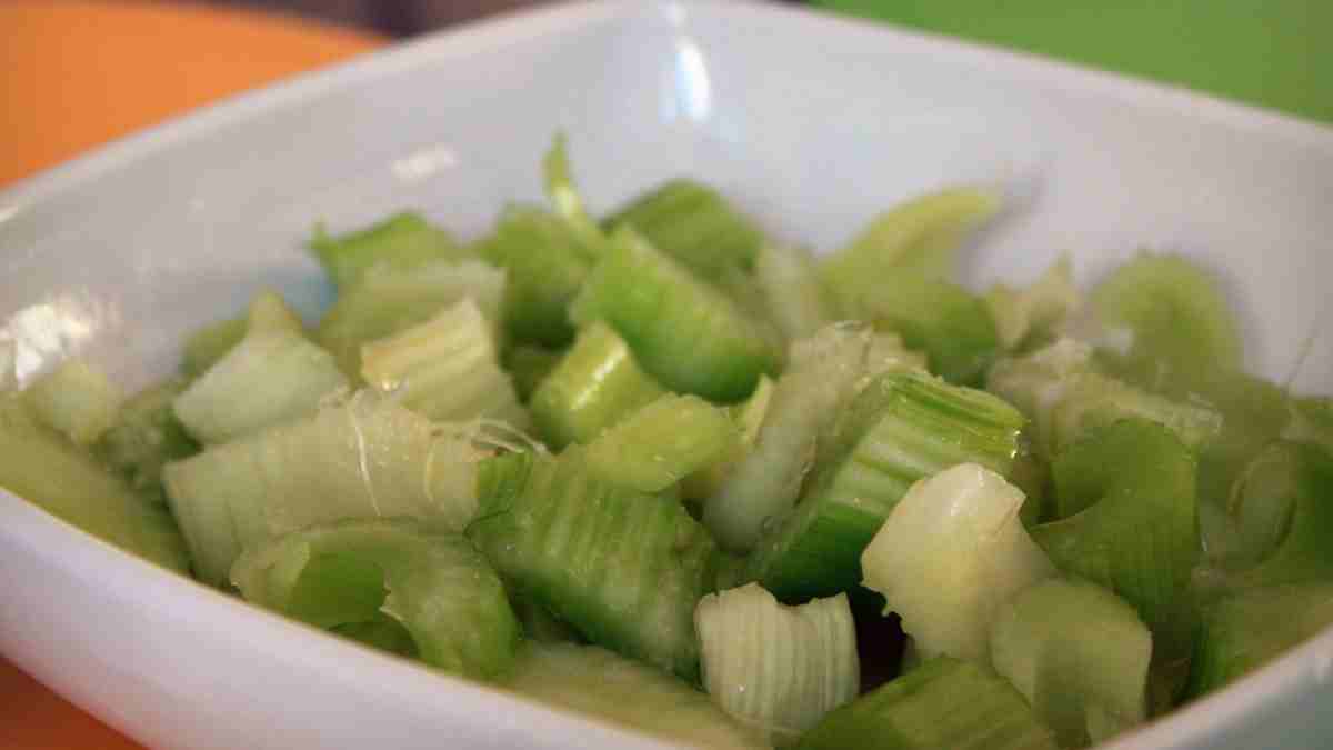 Beneficios medicinales del zumo de apio