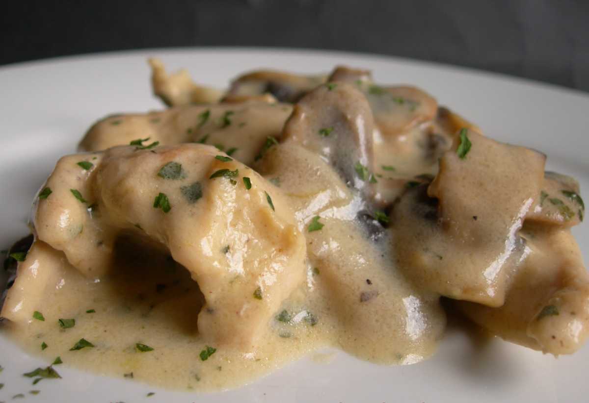 Receta de Pollo en salsa de setas con limón encurtido