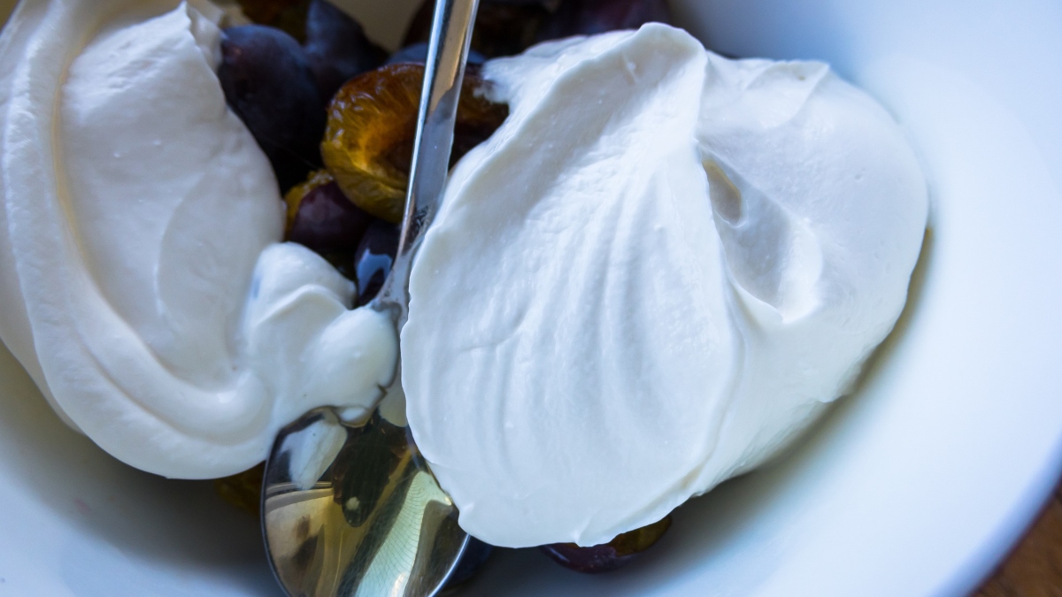 Crema de leche casera: cómo hacerla con solo tres ingredientes