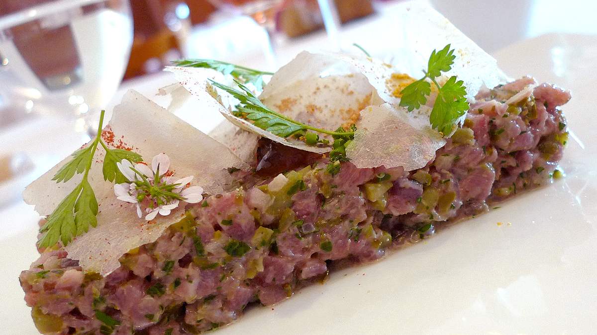 Crudo chileno: receta tradicional con carne aliñada y sabor intenso