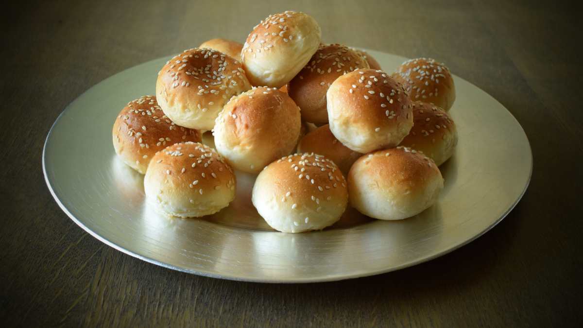 Bollos de pan italiano con parmesano y hierbas