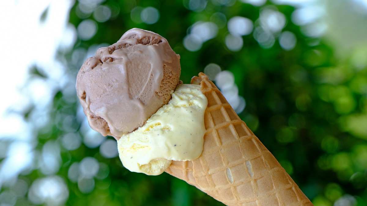 Helado casero de nata con chocolate