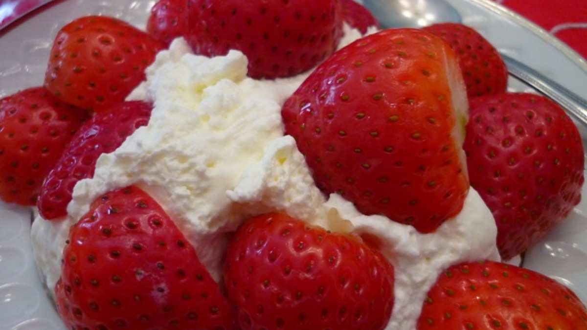 Milhojas de fresas y chantilly