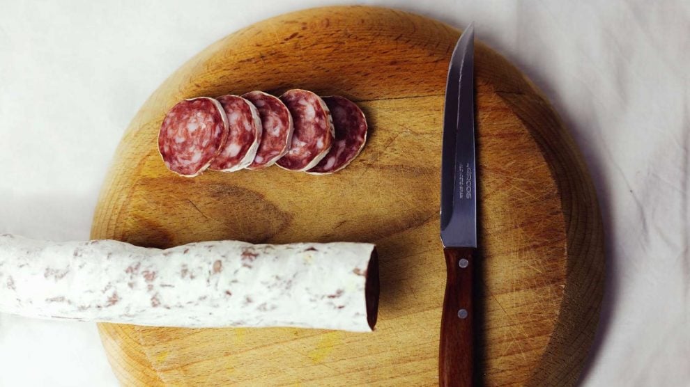 Tartar de fuet, una receta que dejará boquiabiertos a tus invitados