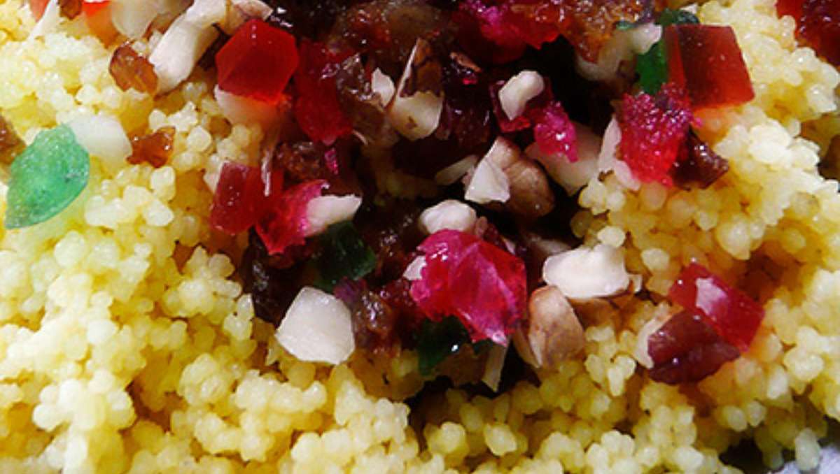 Bol de cuscús, fruta y queso, receta casera