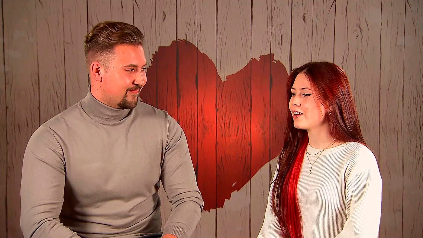 First Dates: Carlos Sobera y un comensal se retan a un pulso en directo