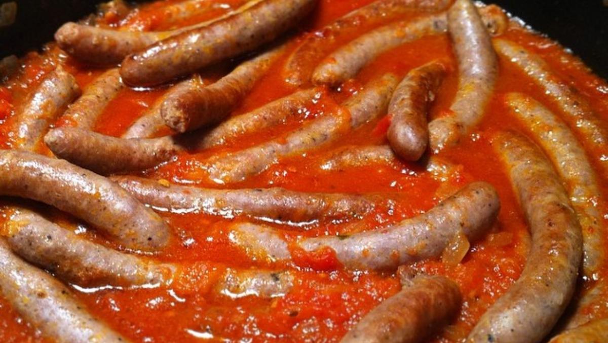 Receta casera de longaniza con salsa de tomate