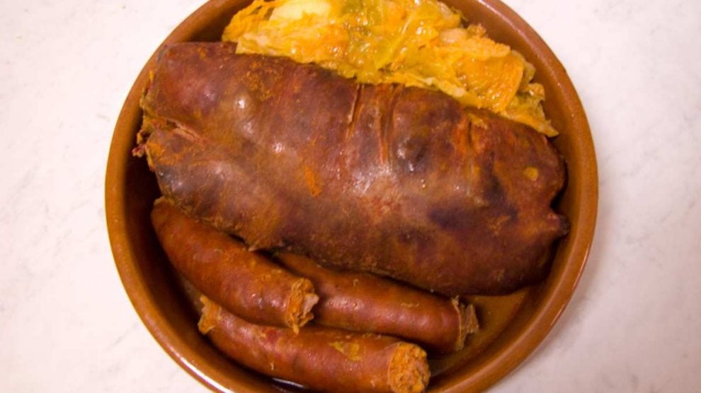 Botillo con patatas y repollo: receta castiza de Castilla y León