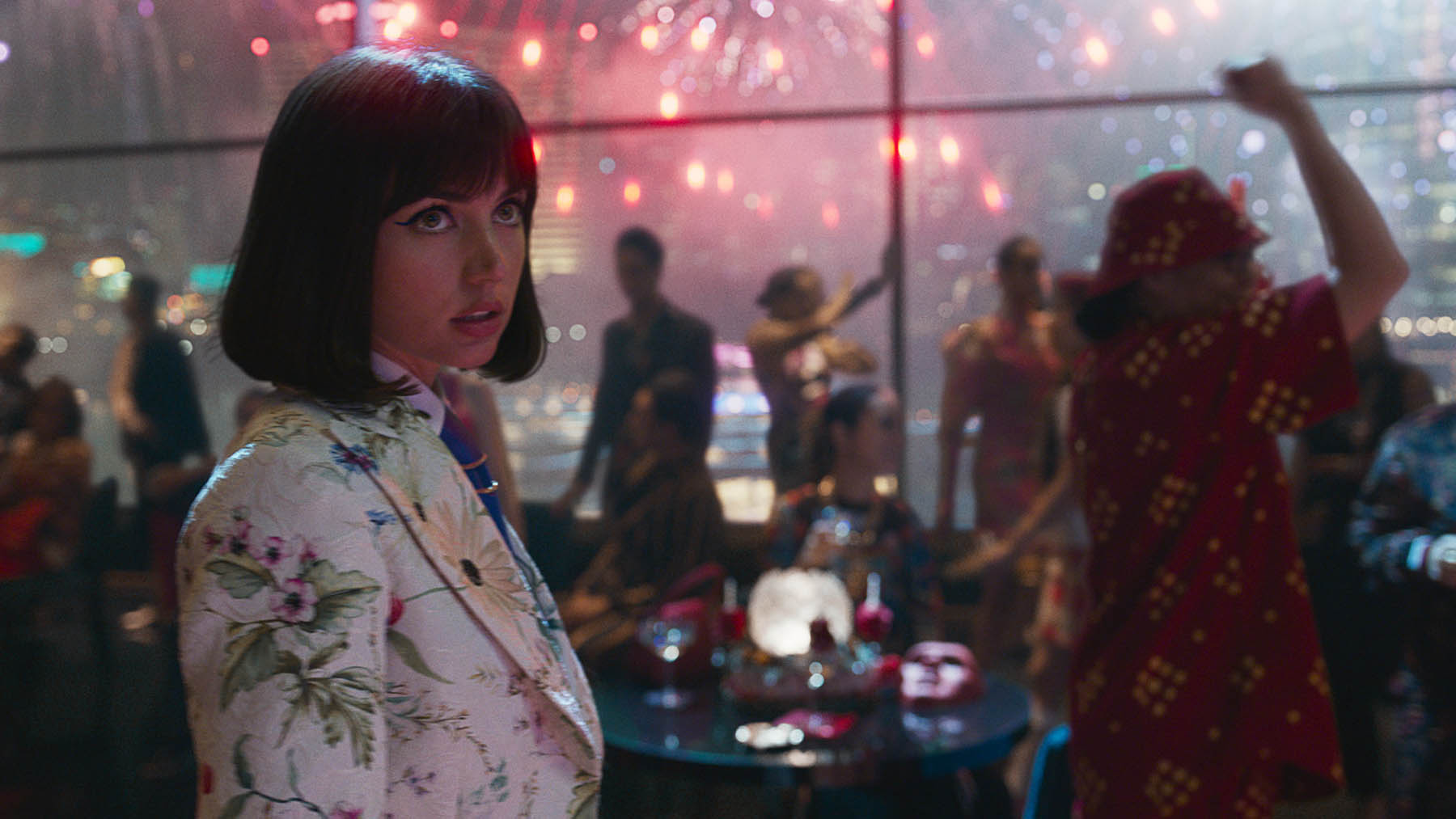 Ryan Gosling y Chris Evans se dan de lo lindo en el nuevo clip de 'El ...