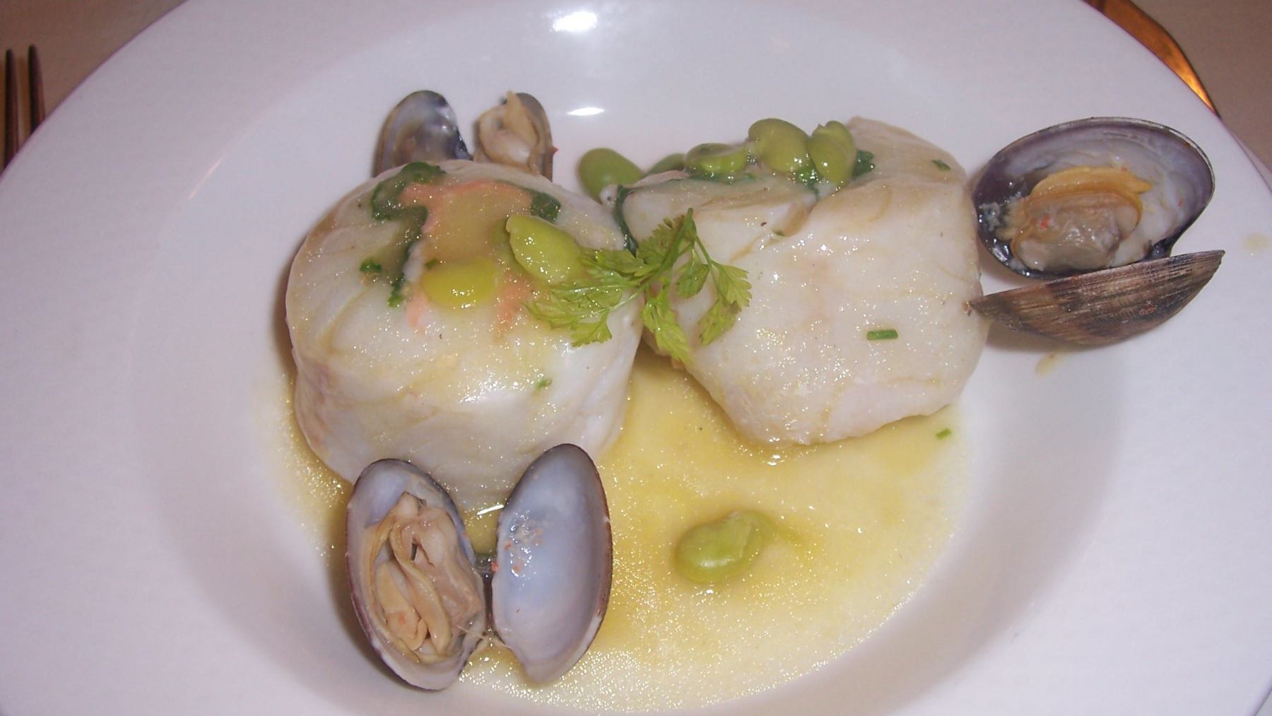 Receta casera de habas con merluza