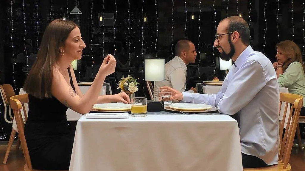 First Dates | Borja, contundente en su presentación: “La gente es lo peor”