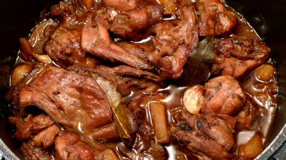 Conejo a la naranja con un toque de romero