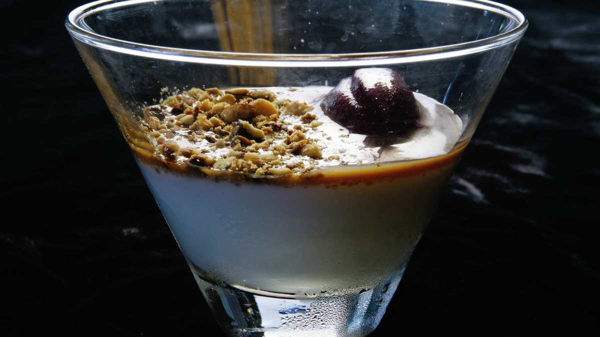 Cuajada casera con miel y frutos secos