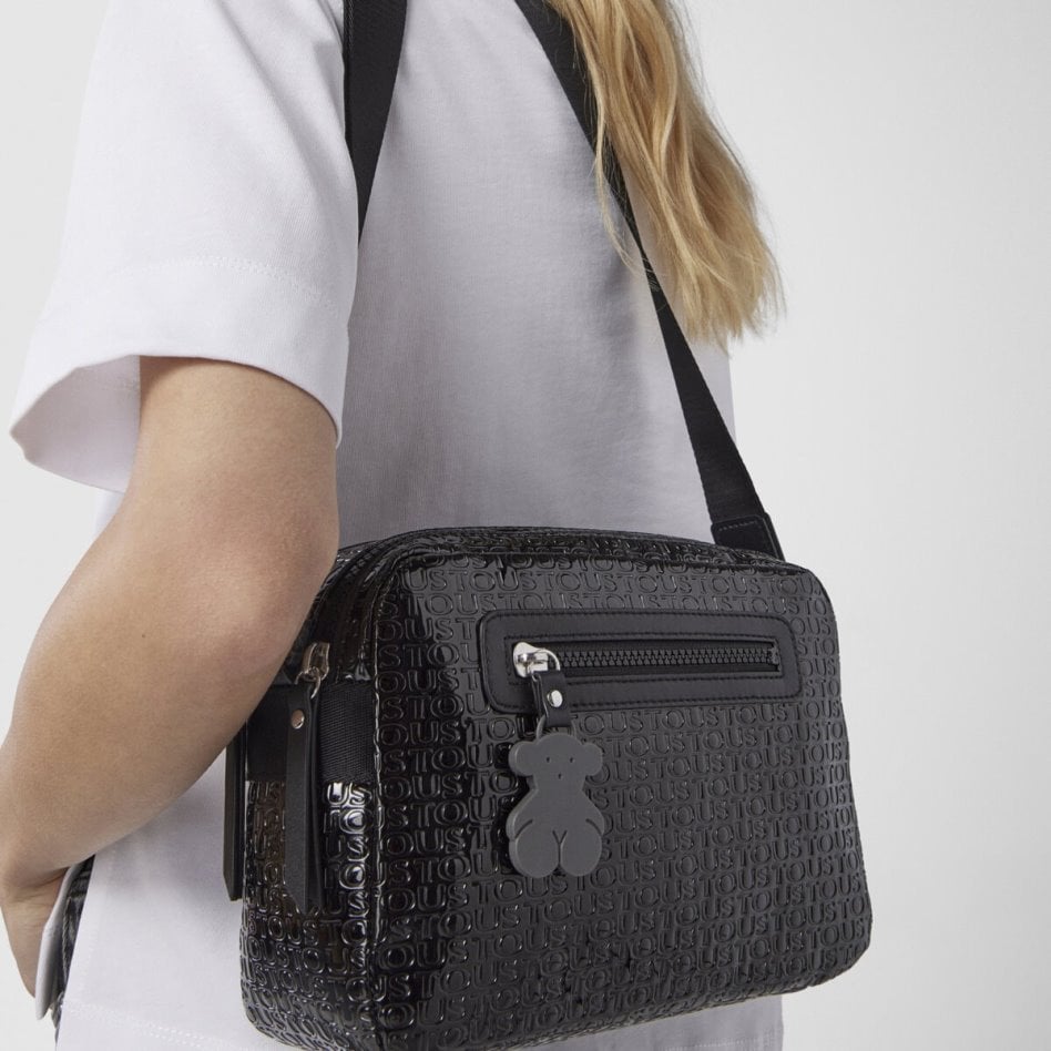 La bandolera que necesitas para ir cómoda y sin peso está en el Outlet ...