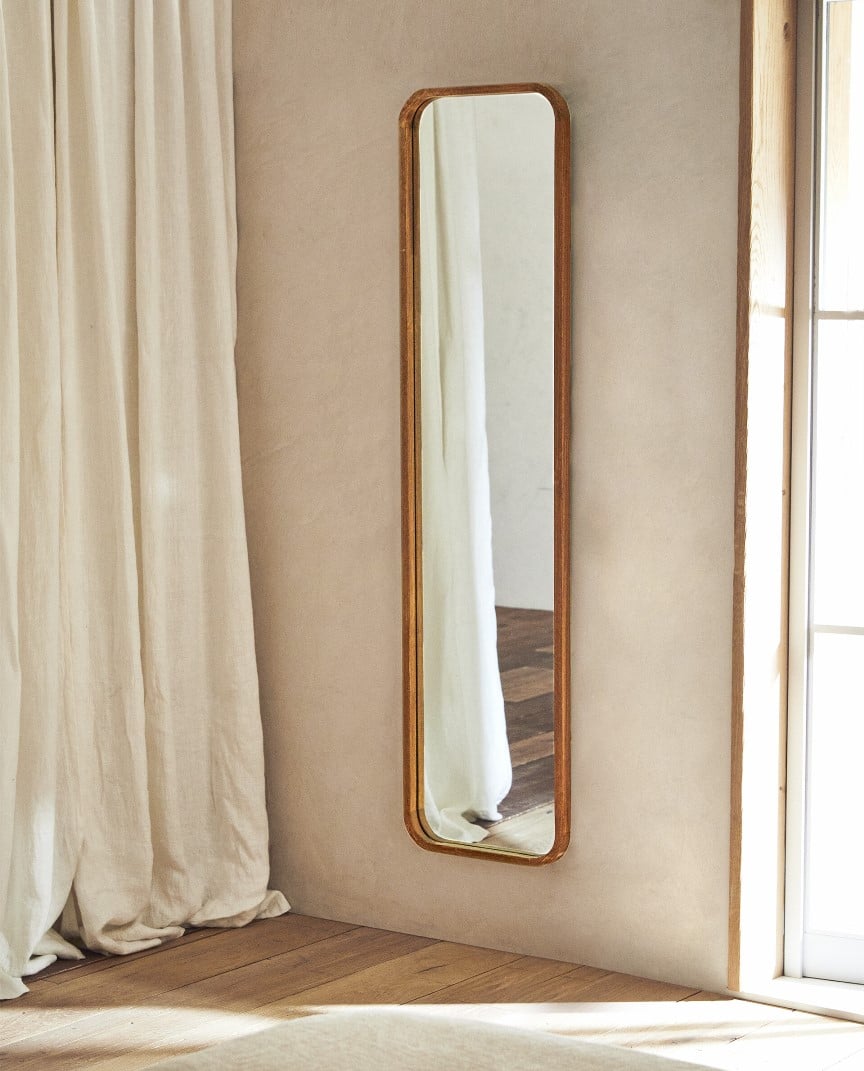 Este espejo de Zara Home es barato y cabe en todos los rincones