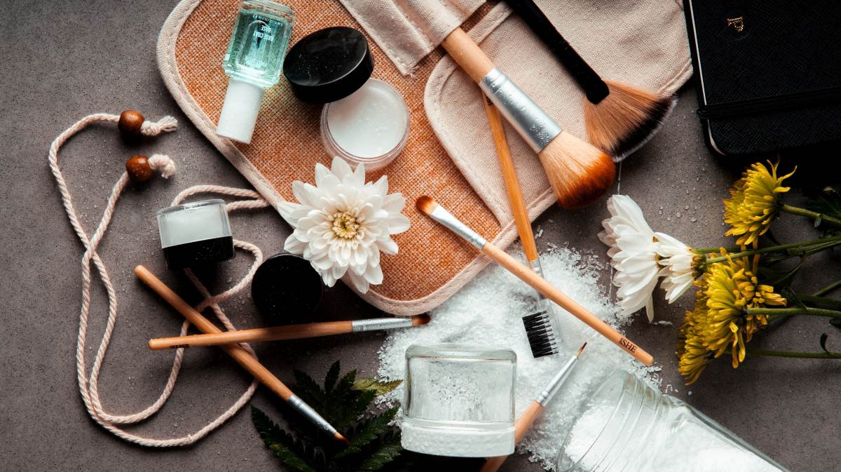 ¿Sabes lo que son las microesferas de plástico en los cosméticos?