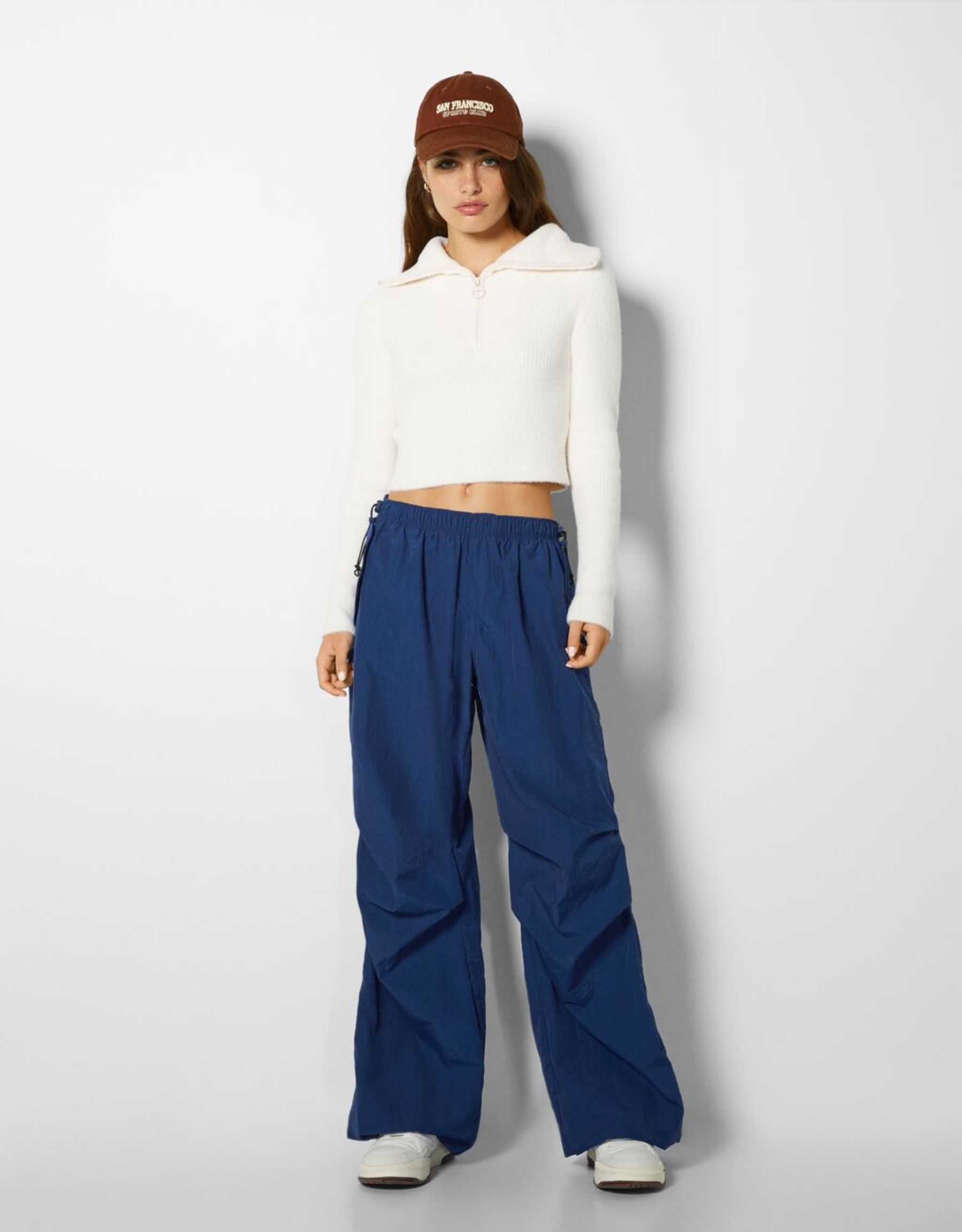 Pantalones parachute: qué son y qué modelos son tendencia este otoño