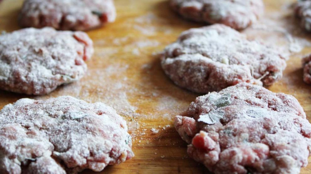 Filete ruso a los 4 quesos en salsa de pimientos