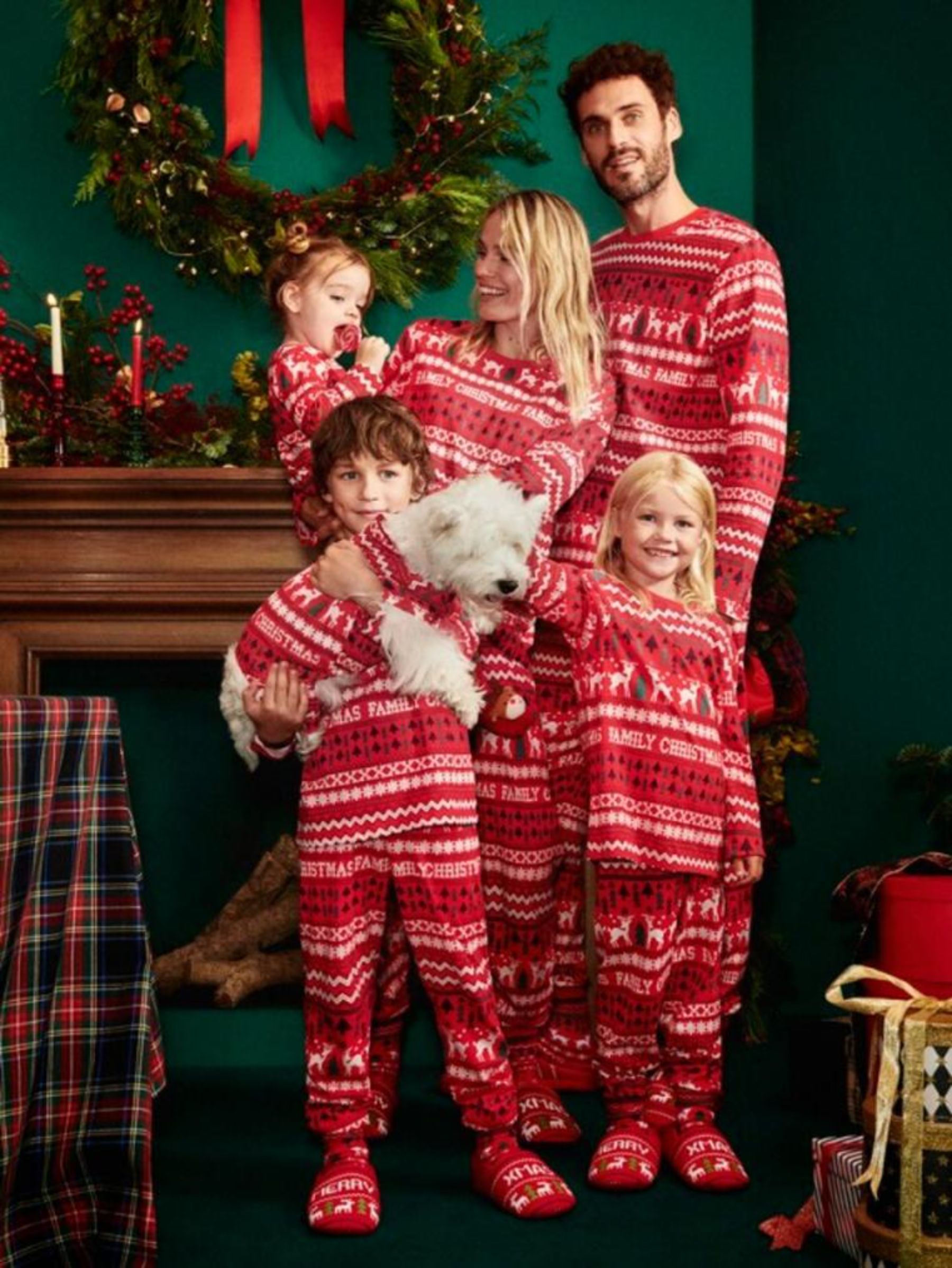 Así son los pijamas de Navidad de Lefties para toda la familia