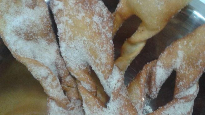 Gróstoli, dulces italianos