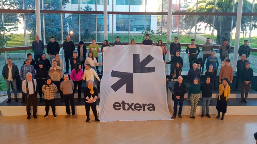 La red de presos de ETA recurre a niños para que porten una pancarta