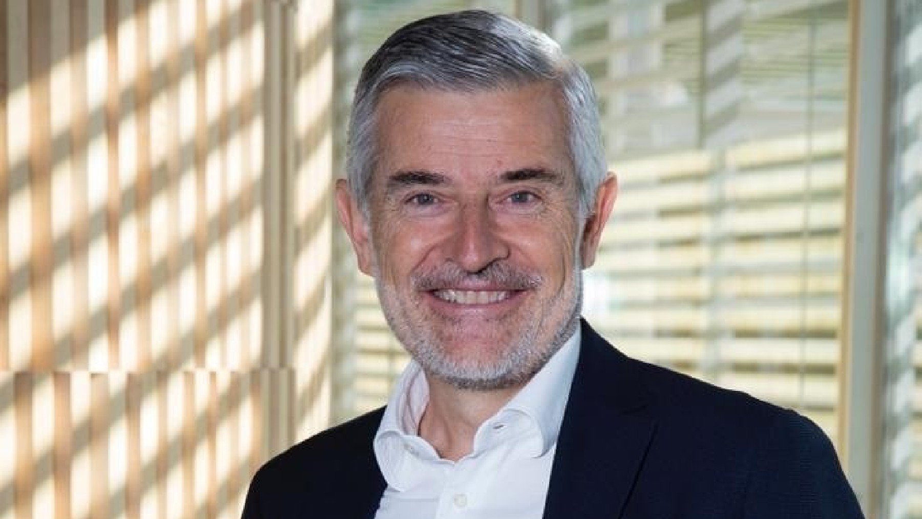 Ángel Rivera remodela la cúpula de Santander España