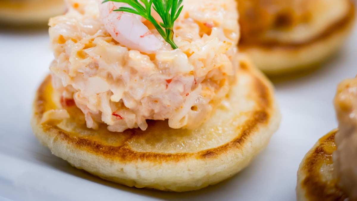 Receta de blinis con anchoas y queso de cabra