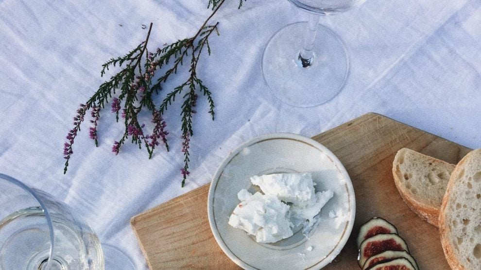 Rico bizcocho de queso ricotta y moras