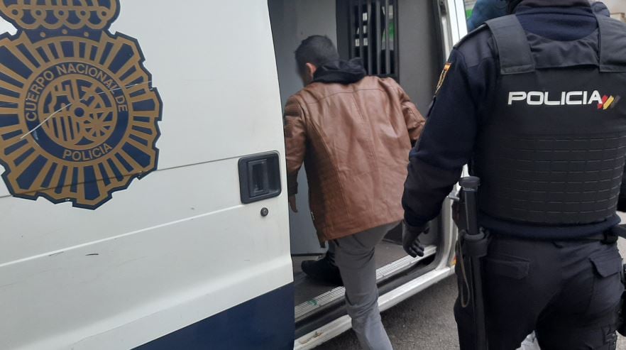 Detenido tres veces en menos de una semana un hombre por 11 robos