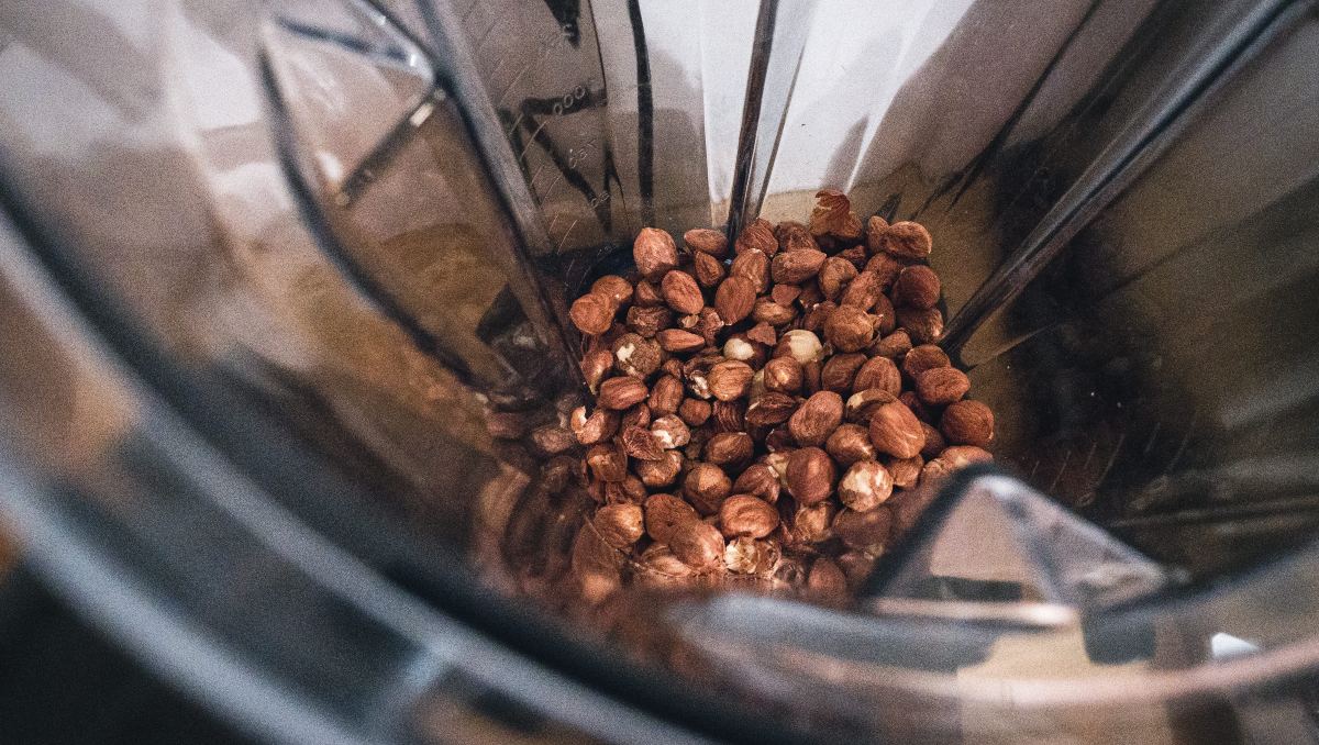 Bolitas de coco, cacao, arroz y avellanas tostadas