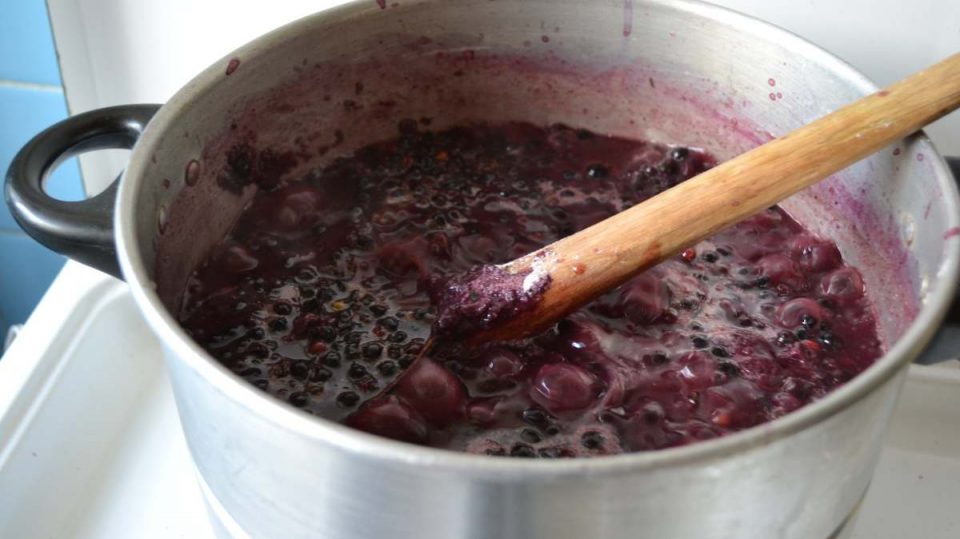 Cóctel ecuatoriano colada morada