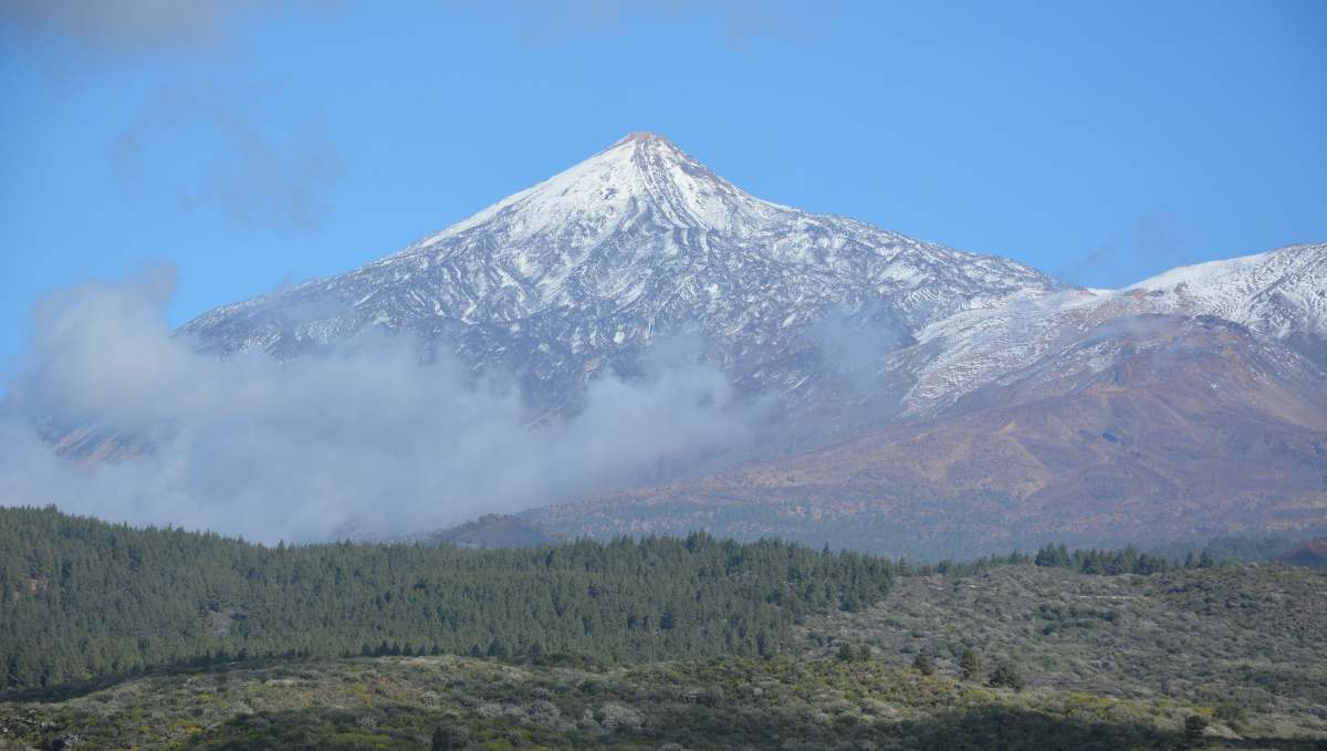 ¿Cuál es el volcán español de mayor tamaño?