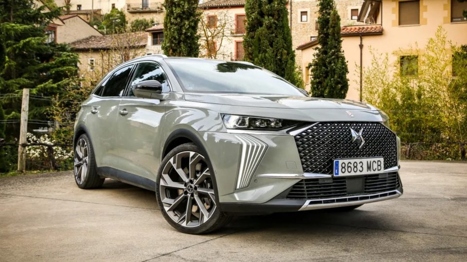 Aventura y lujo no están reñidos: así es el DS 7 E-Tense 4x4