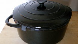 Pollo asado en cocotte: una receta que se define por el recipiente