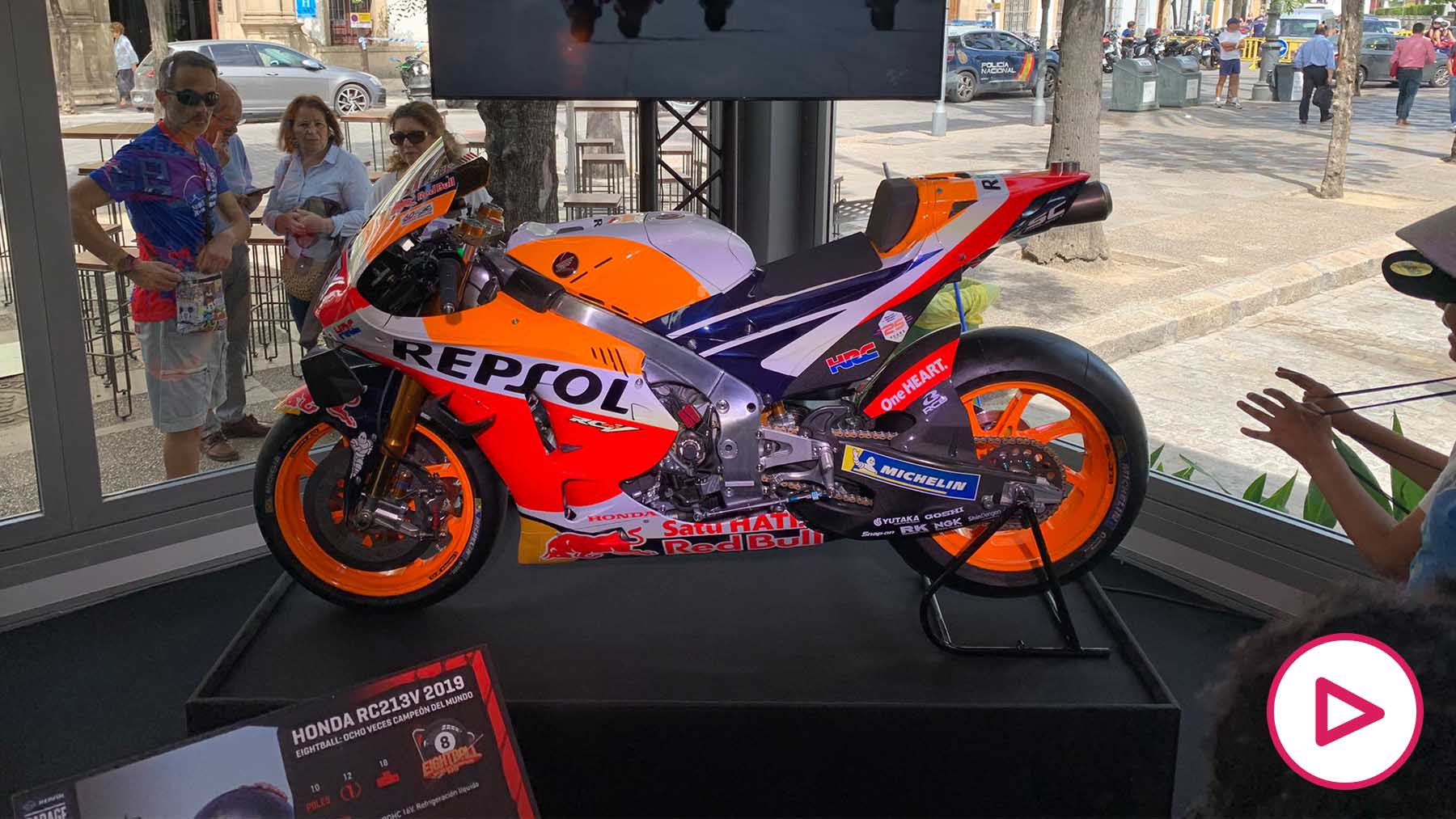 La Marquezmania se desata en Jerez: colas kilométricas en el Garage 93 ...