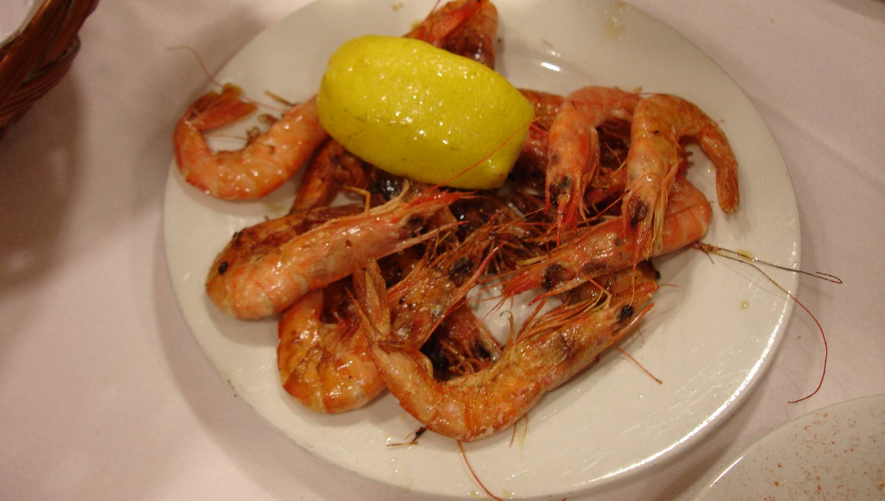 Gambas al limón y albahaca