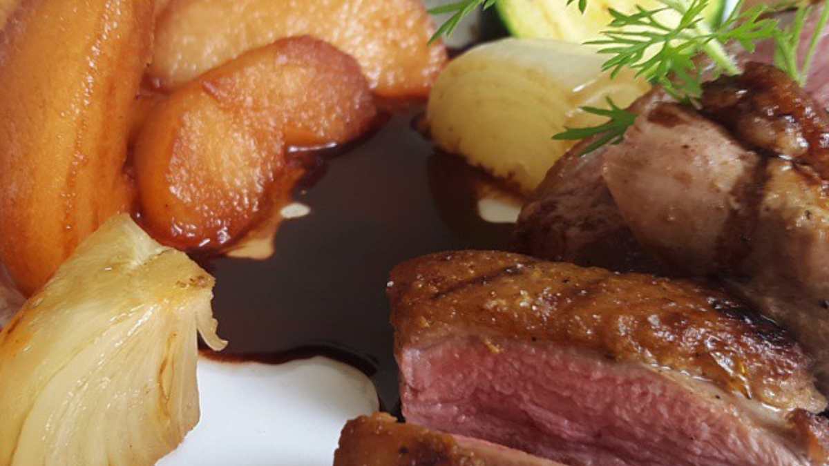 Pato con salsa de chocolate