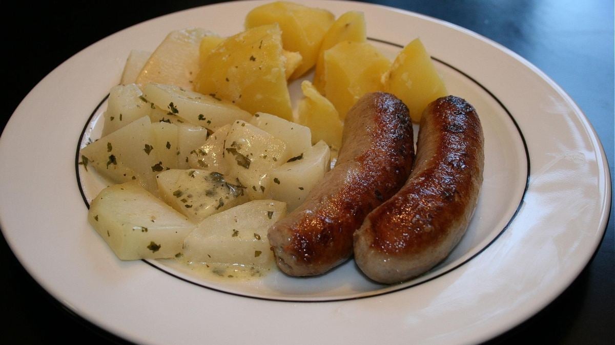 Receta tradicional de cachelos con chorizo