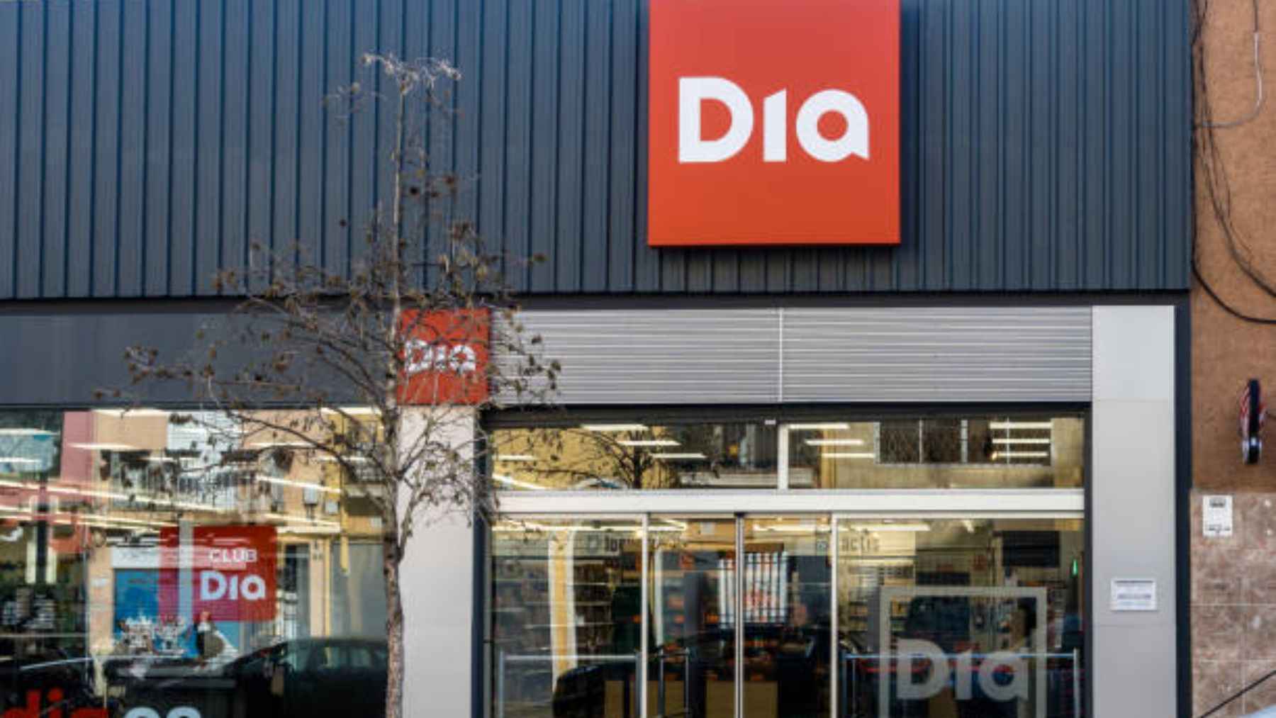 Productos a 1 y 2 euros: este supermercado tira los precios para ...