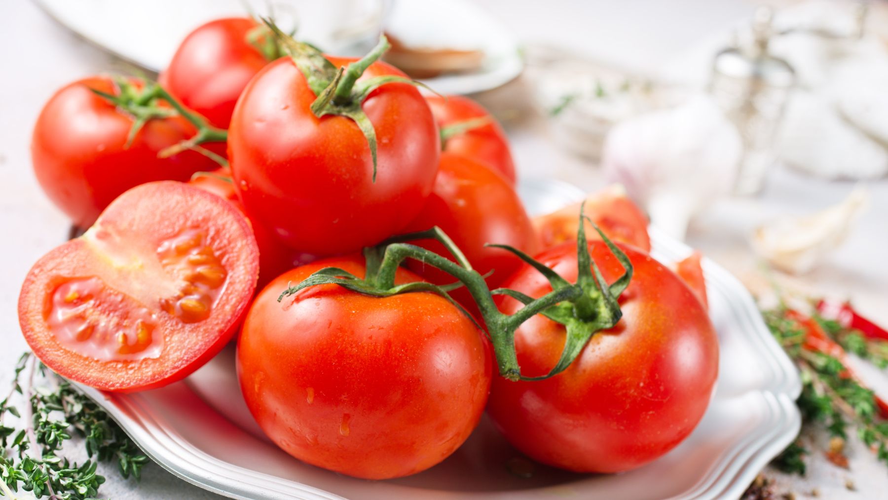 Esto es lo que le pasa a los españoles que comen tomates todos los días ... Esto es lo que le pasa a los españoles que comen tomates todos los días ...